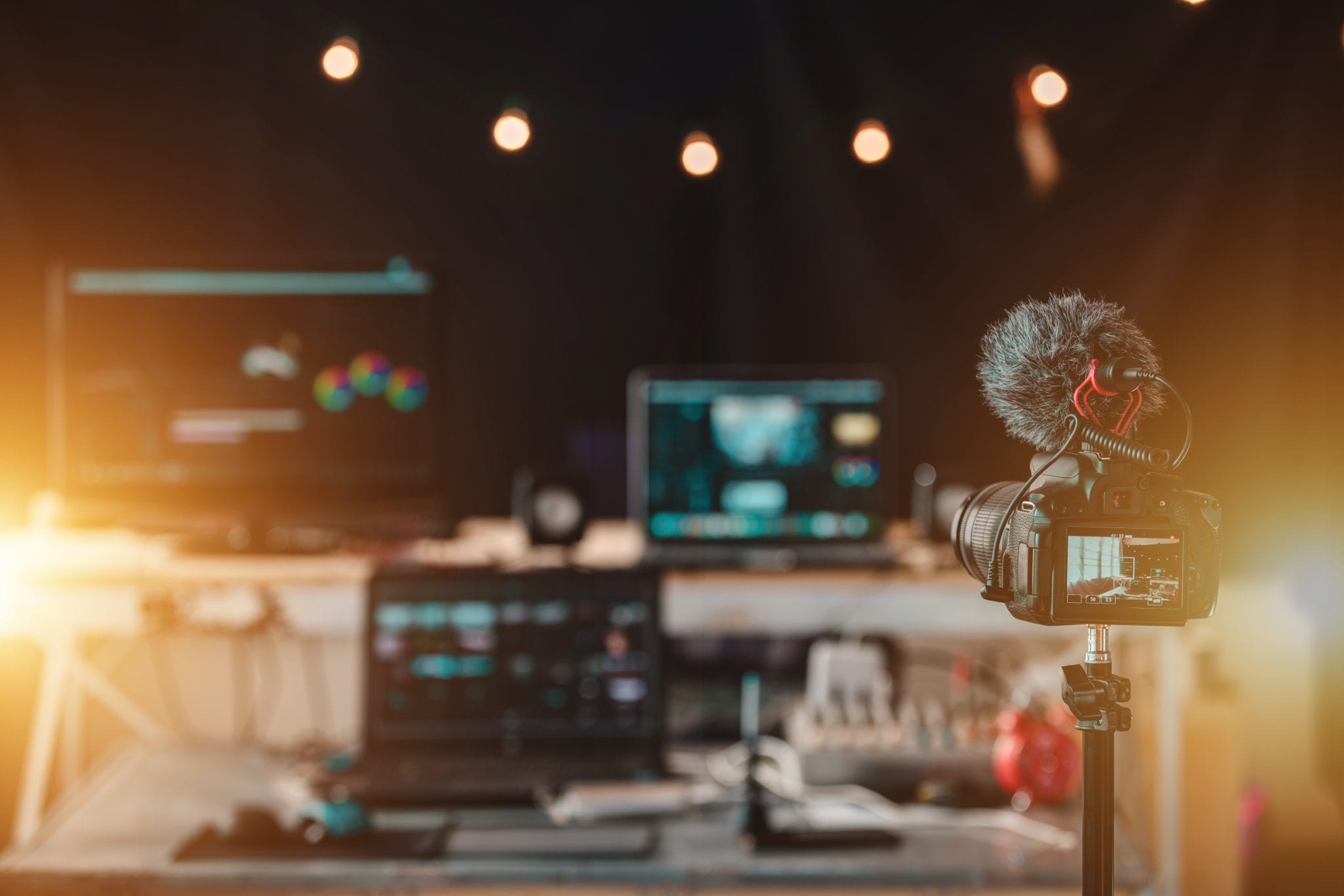 Blog Vs Vlog: Why Your Business Should Begin Vlogging